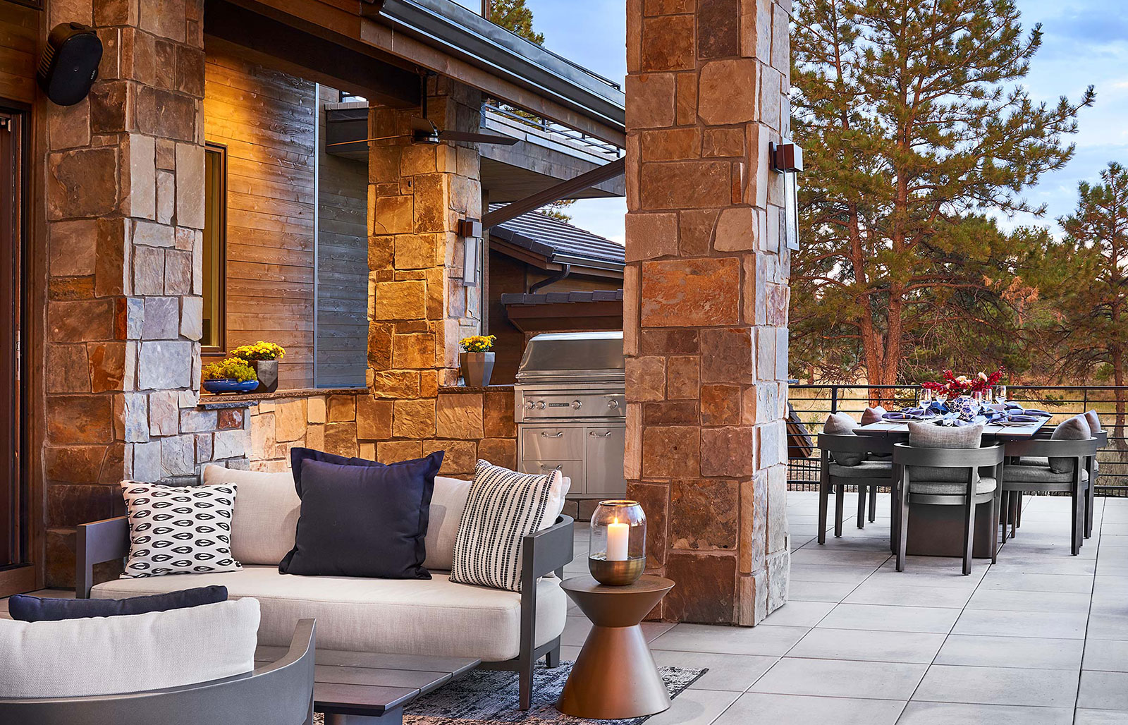 4 Luxury Outdoor Living Spaces for Inspiration in 2021 - KGA