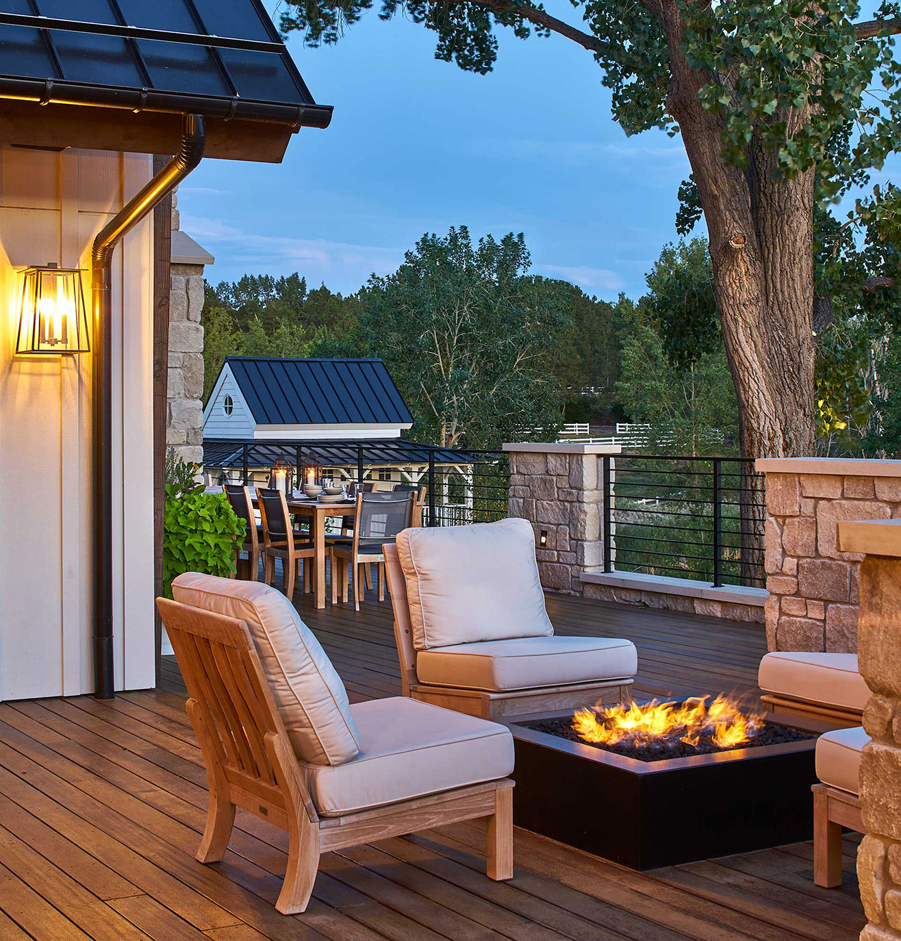 4 Luxury Outdoor Living Spaces for Inspiration in 2021 - KGA